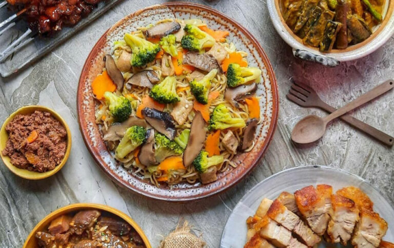 Filipino Food Party Tray - FoodTray2Go